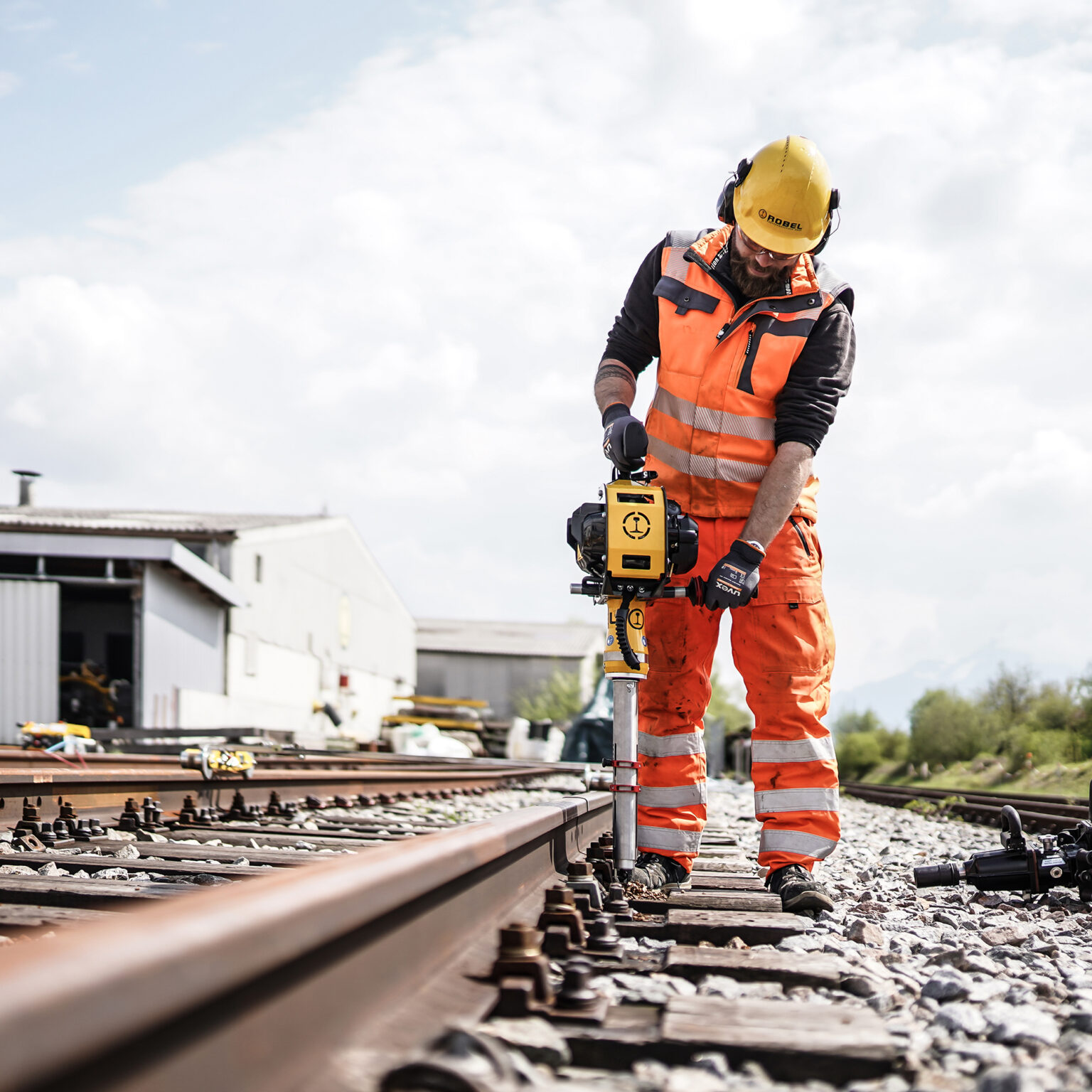 Machines & tools – ROBEL railway construction machines