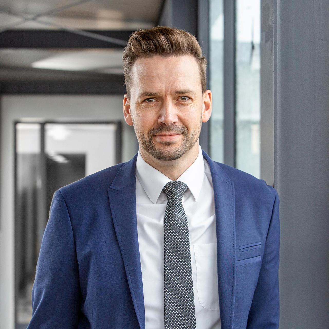 Persona de contacto: máquinas de construcción ferroviaria ROBEL