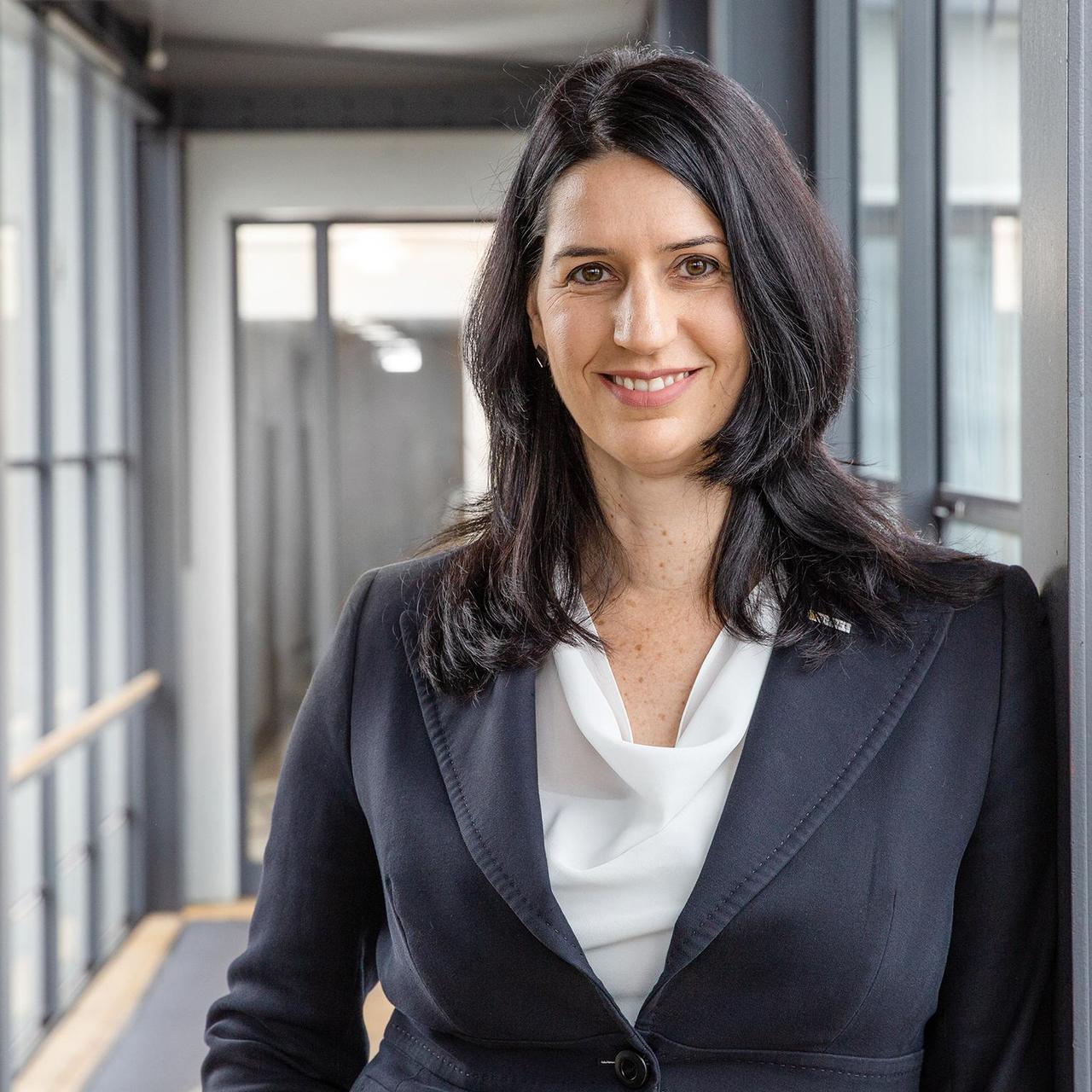 Persona de contacto: máquinas de construcción ferroviaria ROBEL