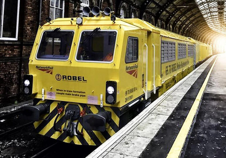 Tina Meschenmoser – ROBEL Bahnbaumaschinen