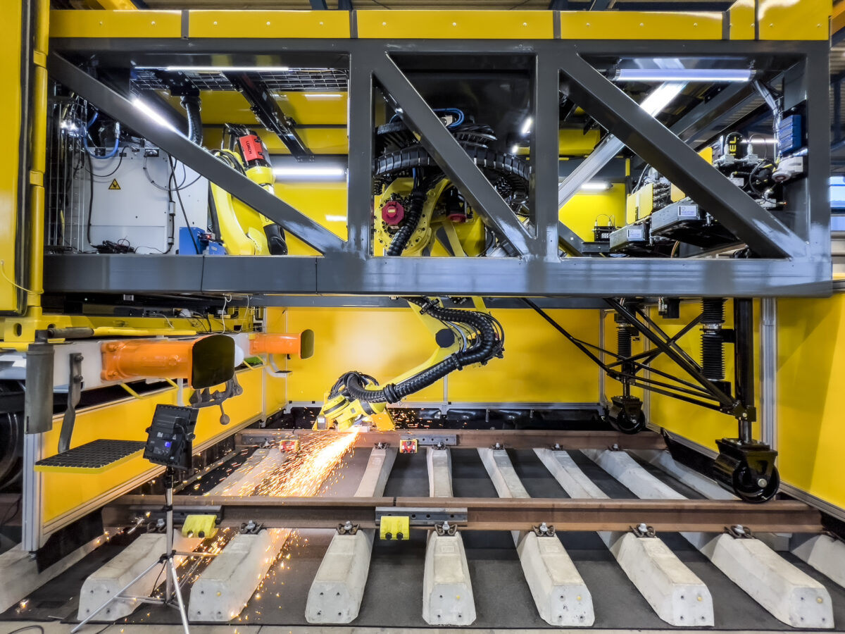 ROBEL impulsa la automatización en la construcción de vías – ROBEL ...