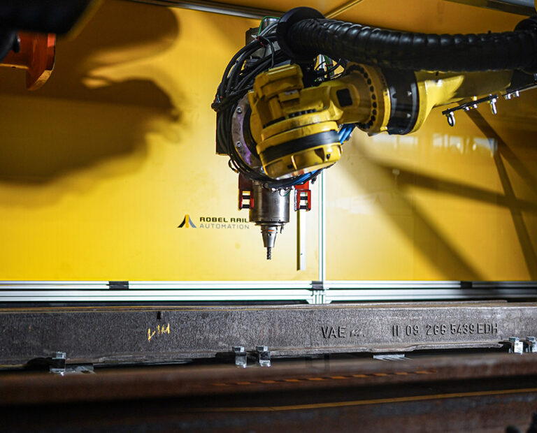 ROBEL Bahnbaumaschinen – Starke Leistung am Gleis