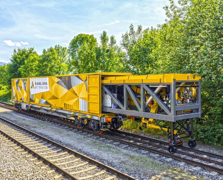 ROBEL Bahnbaumaschinen – Starke Leistung am Gleis